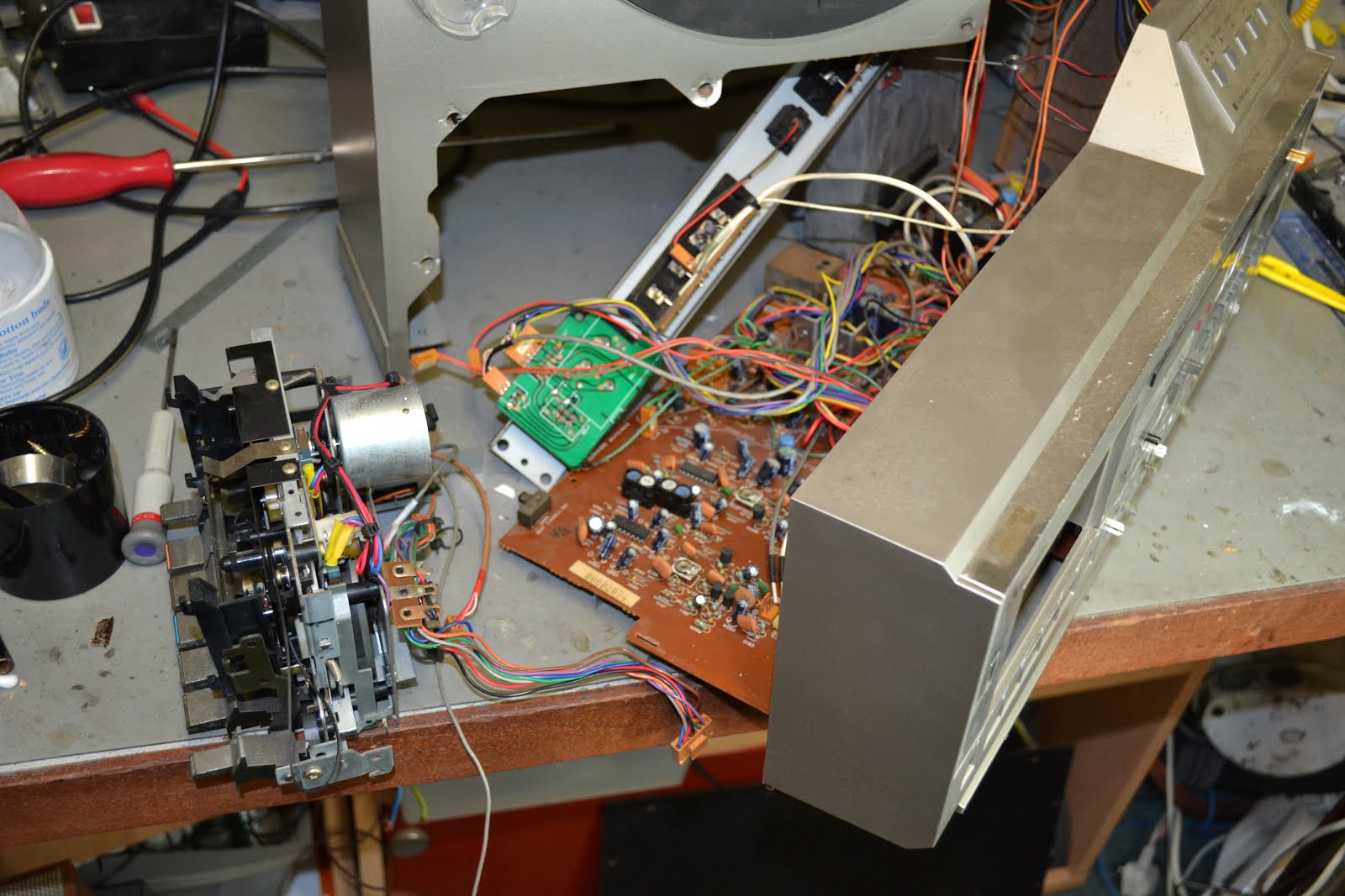 Doz' Blog: Mitsubish MC8000 audio system repairs.