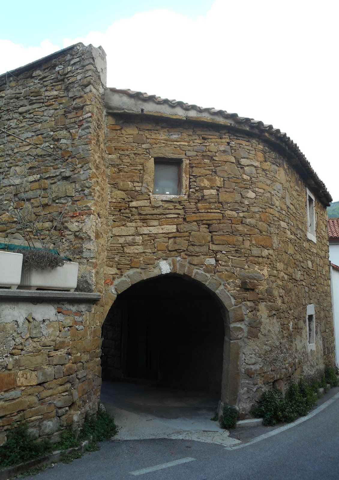 Itinerari e culture: Fotografare l'architettura. Un'antica casa contadina