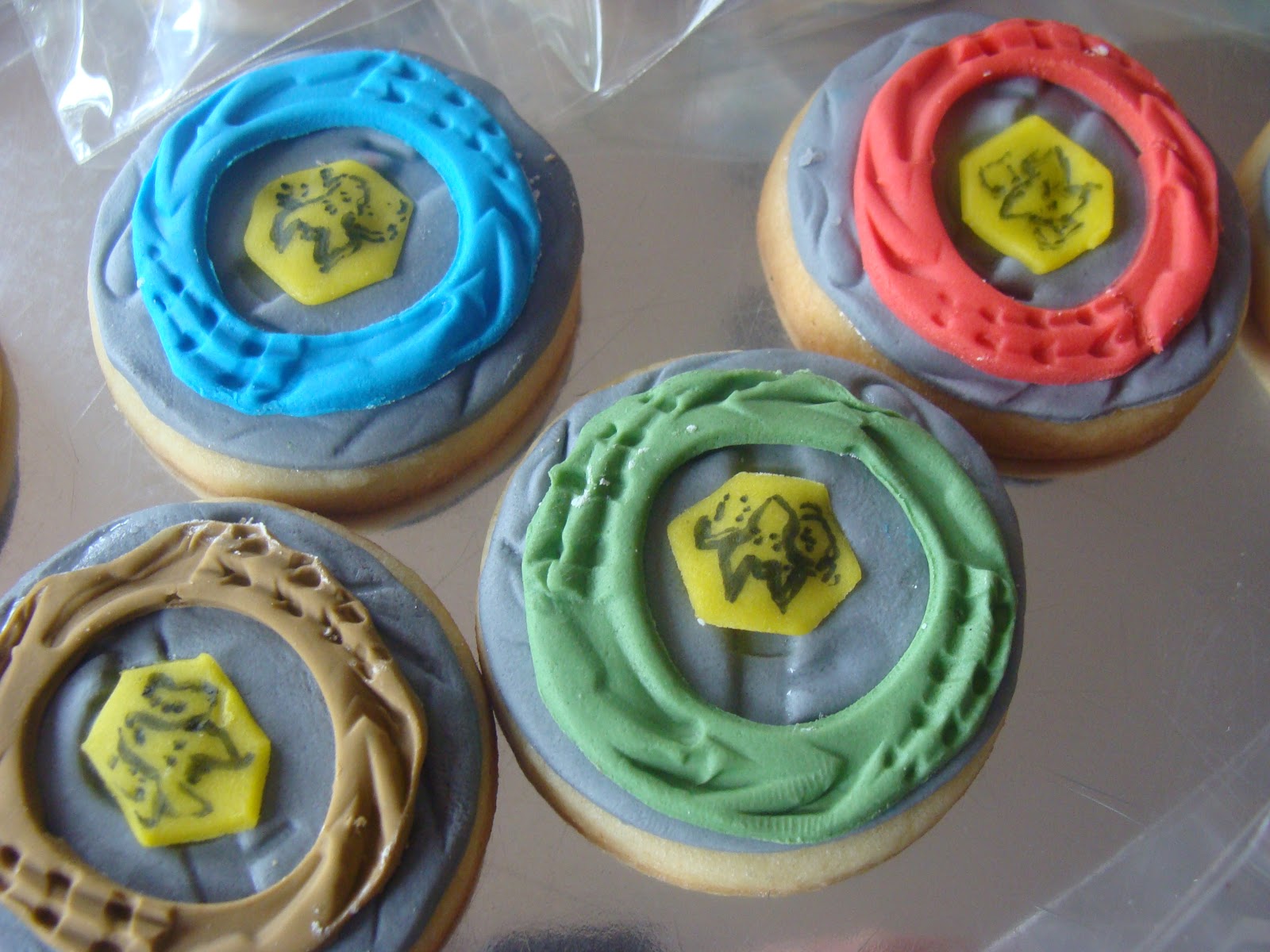 Aromas de vainilla y canela: Tarta y galletas Beyblade