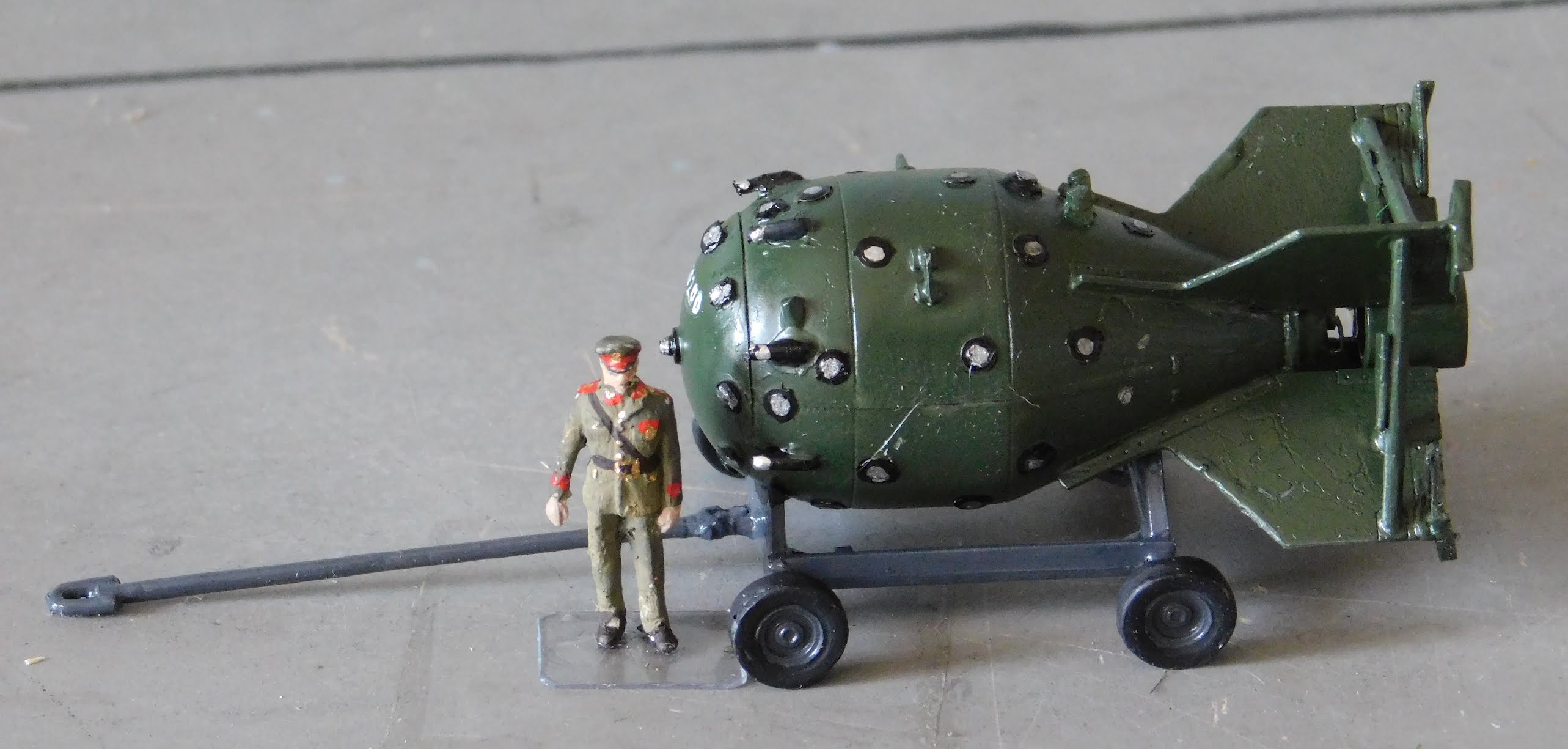 Happyscale-Modellbau: RDS-3 Marya (Joe-3) Soviet atomic bomb - A-model 1/72