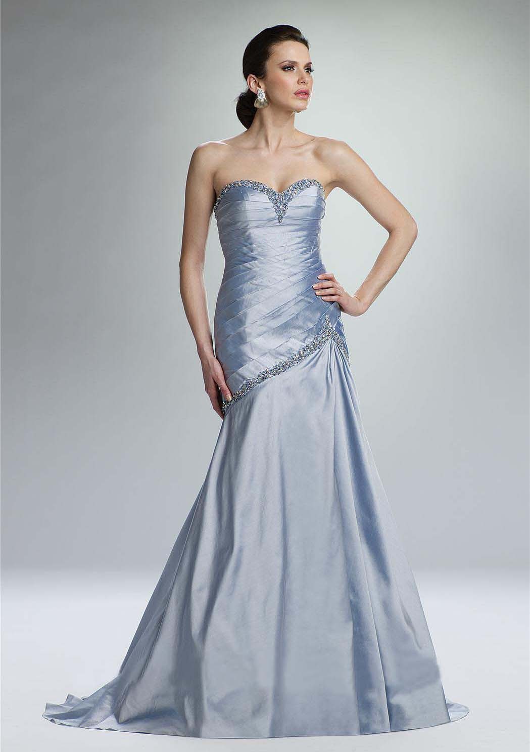 kacygown: Wedding collar is a perfect match with the brides face