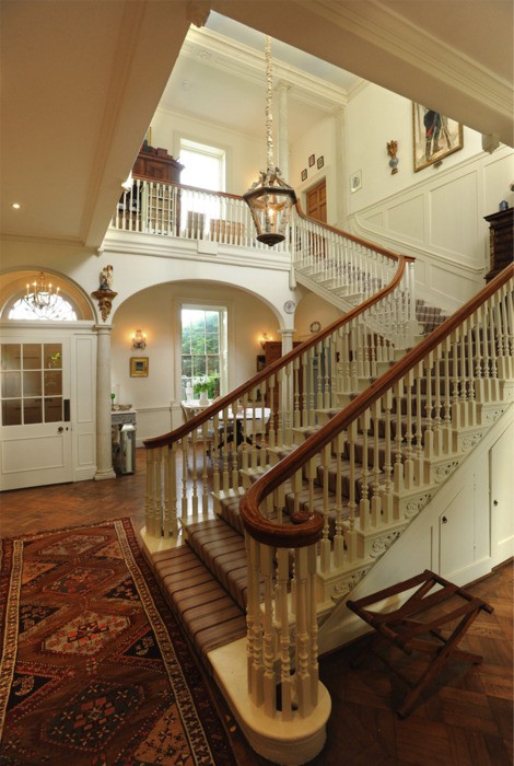 Eye For Design: Decorate Your Staircase In GRAND Style
