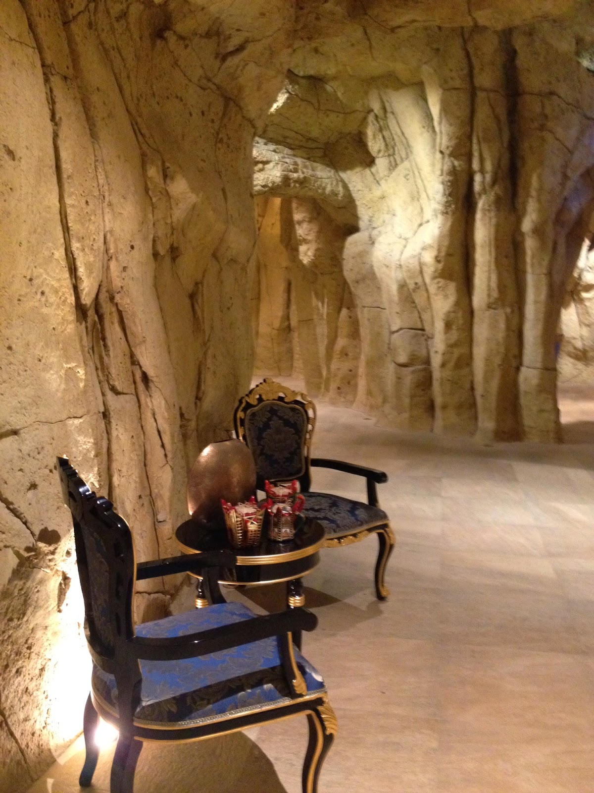 Oman? Oh My!!: The Cave Restaurant in Muscat