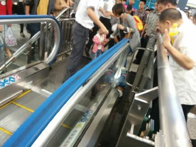 Wow Viral!: OMG! Another Awful Escalator Accident Killed a Kid