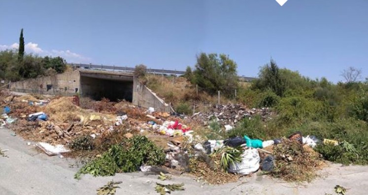 ΚΑΜΕΝΑ ΒΟΥΡΛΑ Blog: Παράνομες χωματερές στη ΔΕ Αγίου Κωνσταντίνου