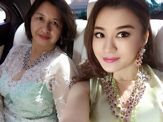 Celebrity of the Week : Wut Mhone Shwe Yi