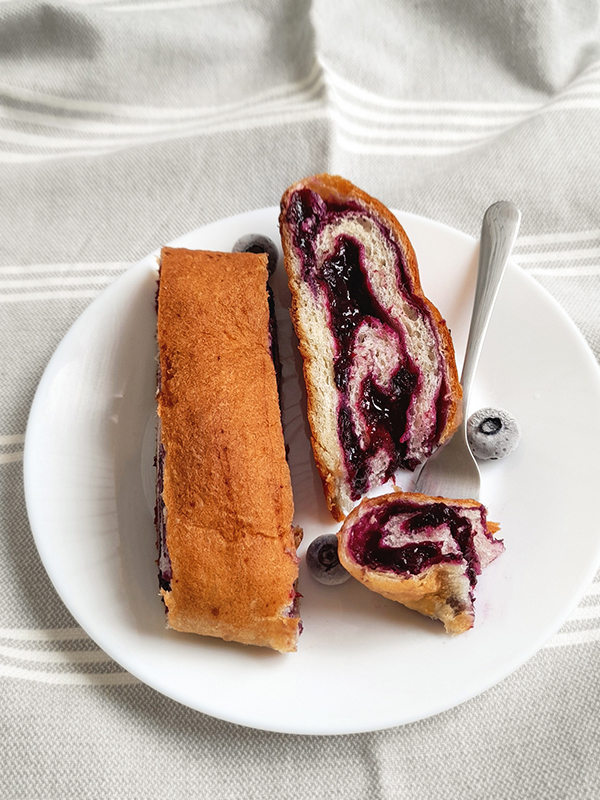 Tina Vesić: VEGAN BLUEBERRY LEMON STRUDEL
