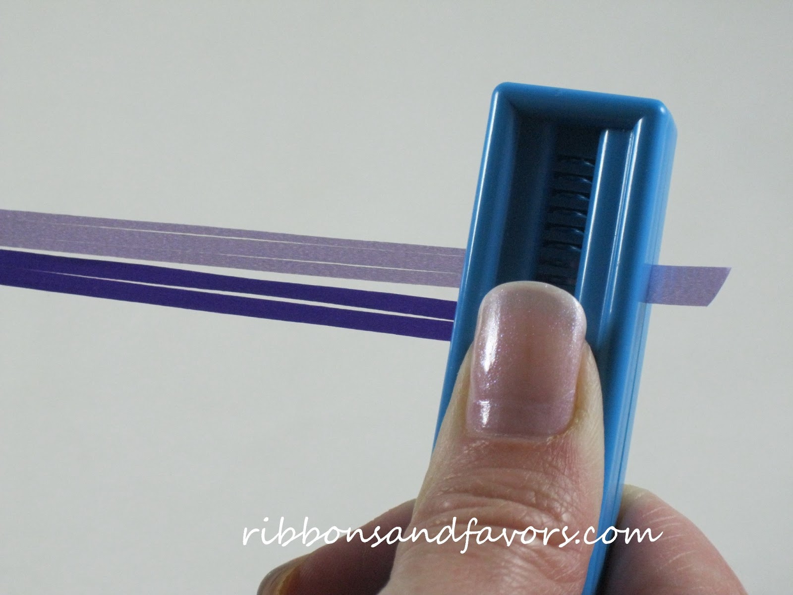 Ribbons & Favors: EASY TO USE RIBBON SHREDDER