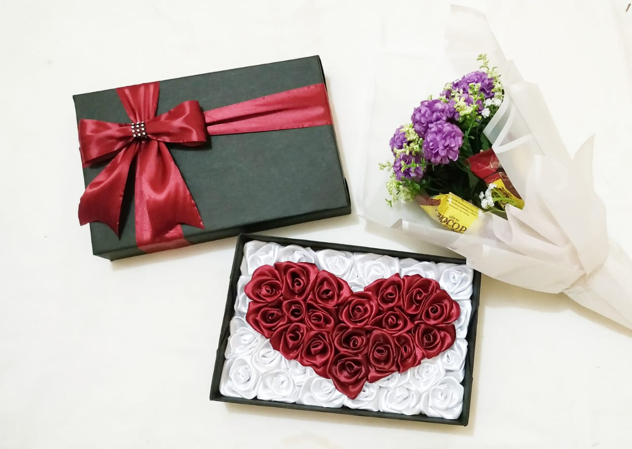 Bunga Wisuda Tangerang I Bunga Box FF30 - Jual bunga handmade