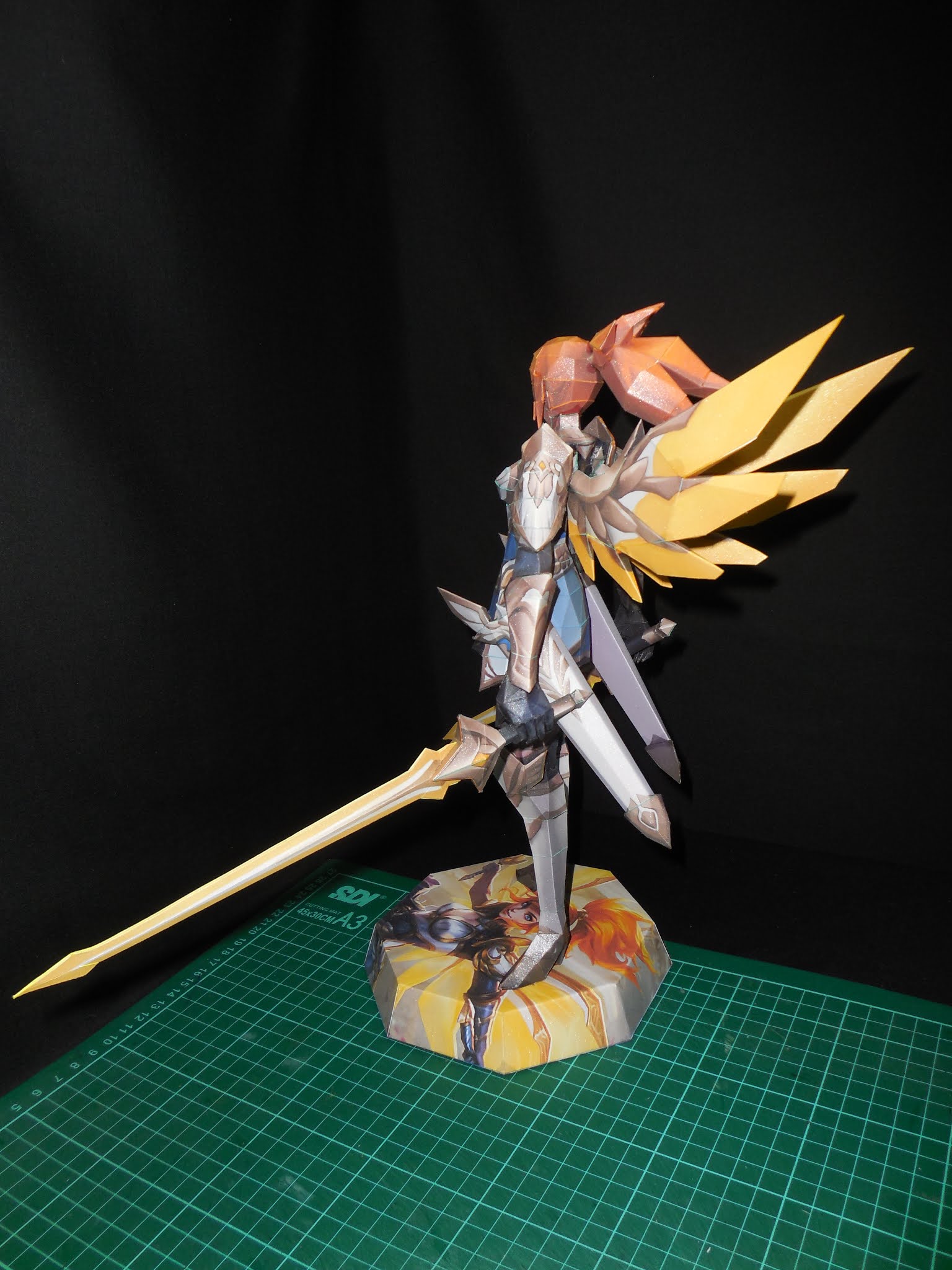 Eiji Papercraft: Hero Mobile Legends FannyLightborn Papercraft