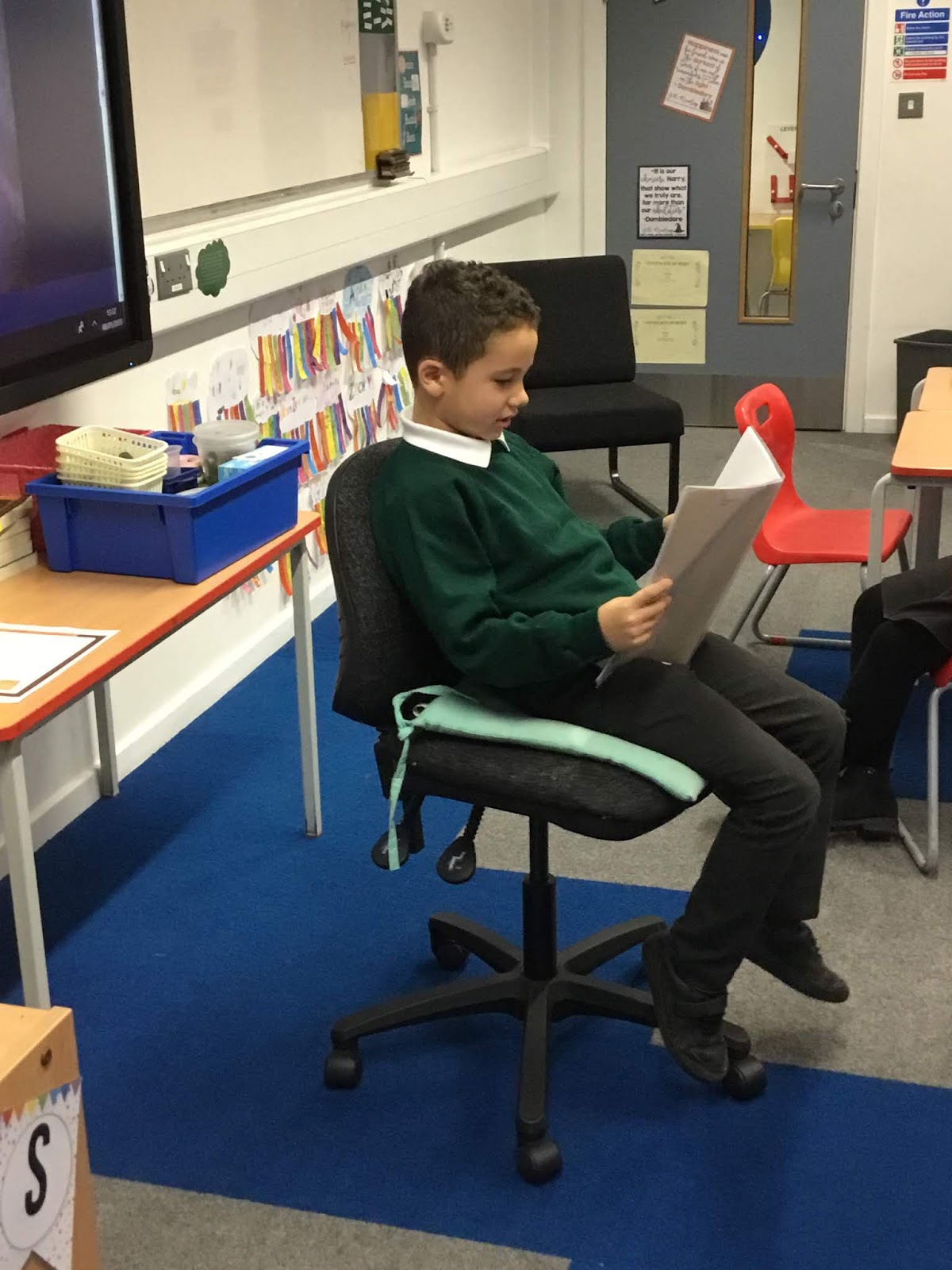 Suttons Primary School: 3JI Newsround Reporters