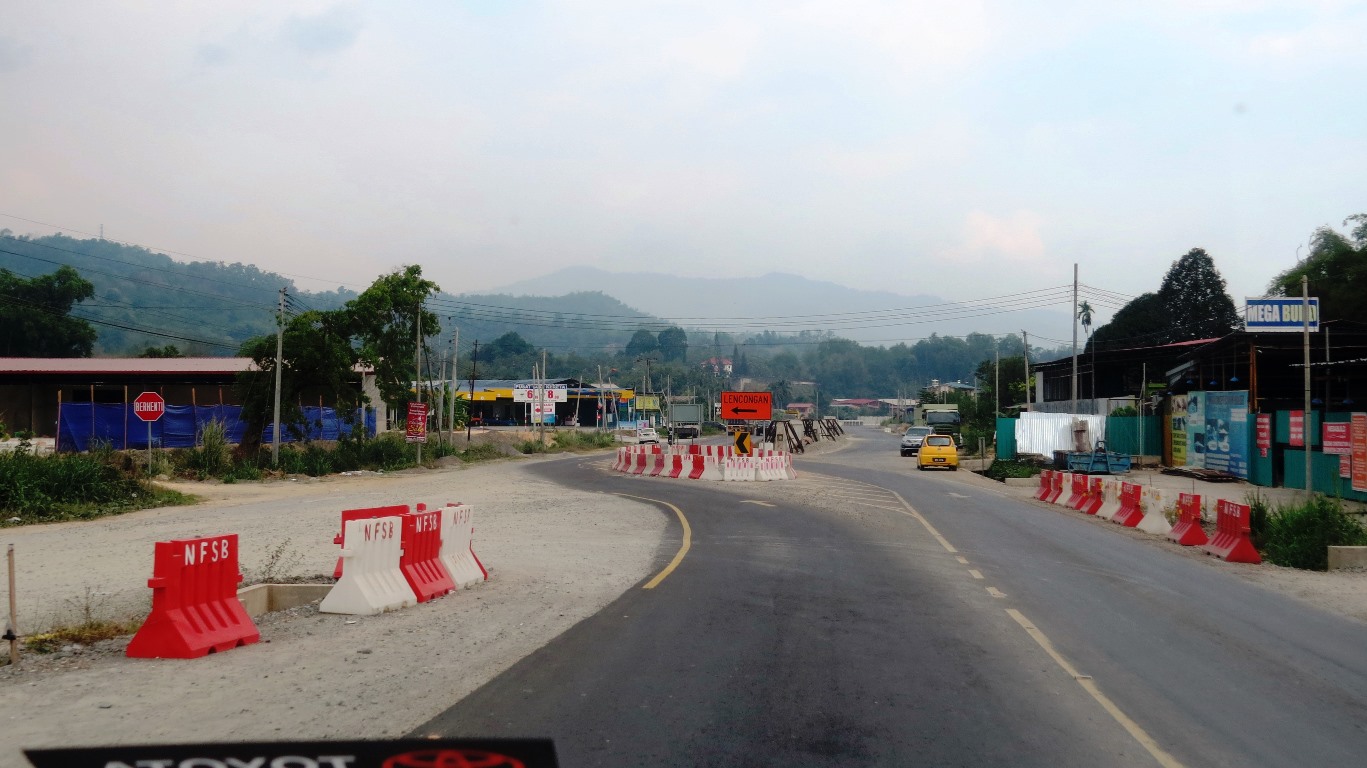 KINABALU: PAN BORNEO HIGHWAY