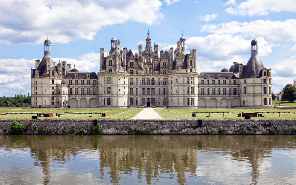 The biggest list : 35 of the most amazing castles around the world!