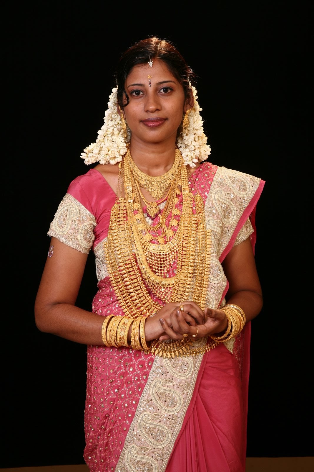 Tamil Girls: பாரம்பரிய உடையில் தமிழ் பெண்கள் traditional dress of tamil ...