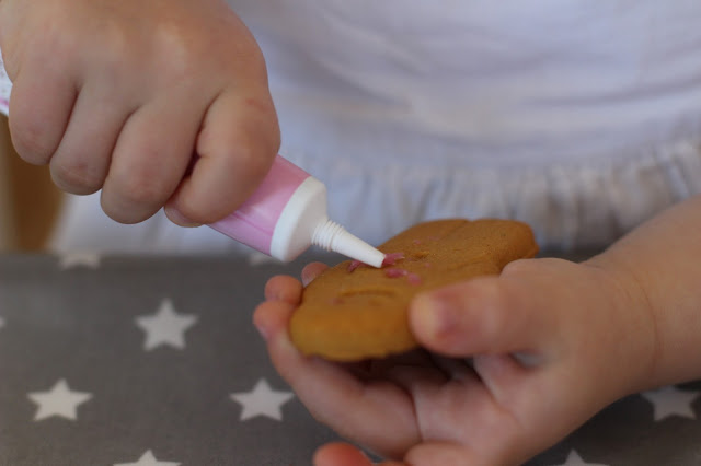 Easy Toddler Activities | Biscuit Decorating | Emily and Indiana