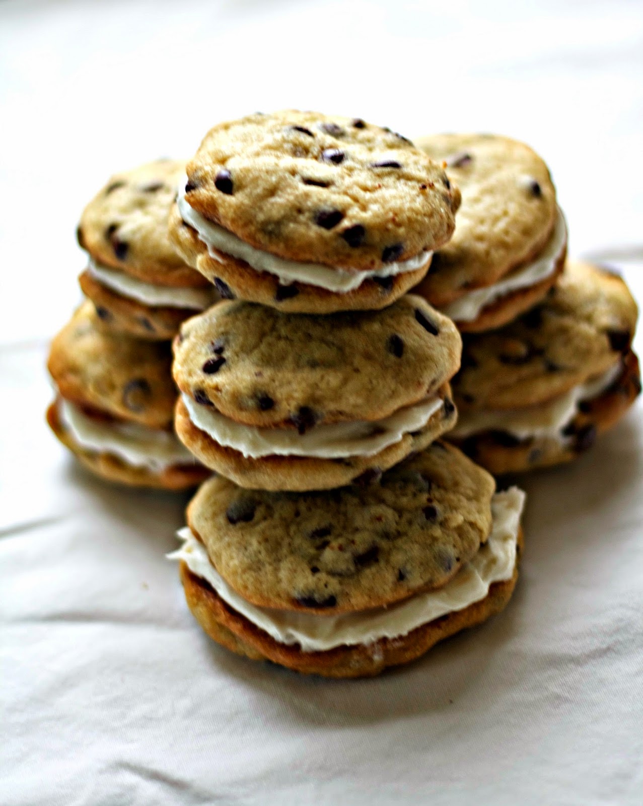 Savvy Sisters: Cookies and Cream Cheese Sandwiches