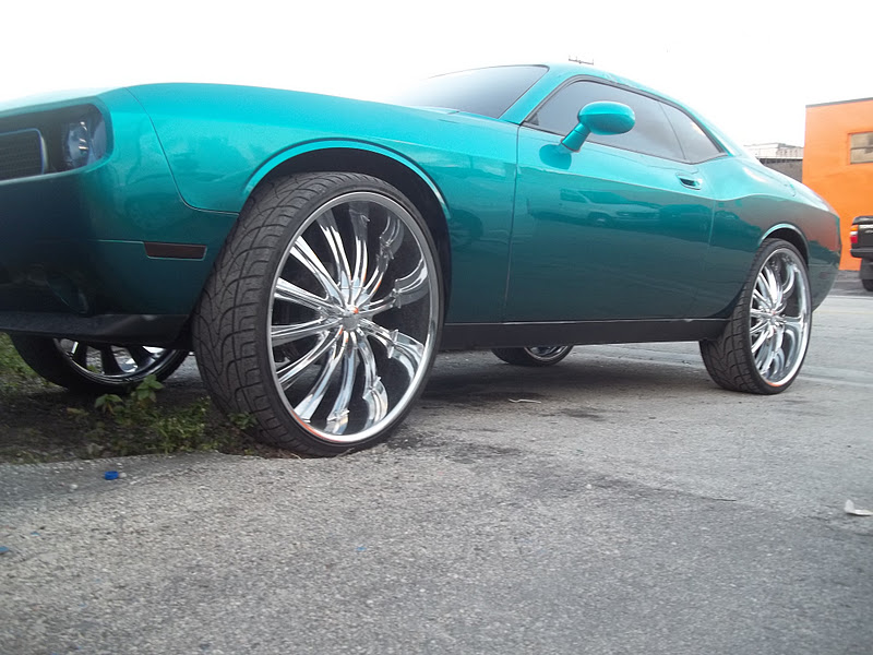 PHOTOGRAPHY BY MIAMIEARL: DODGE CHALLENGER ON 28'S