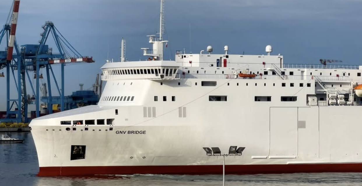 FERRYBALEAR: El "GNV Bridge" en Génova y pendiente del desembarco Balear