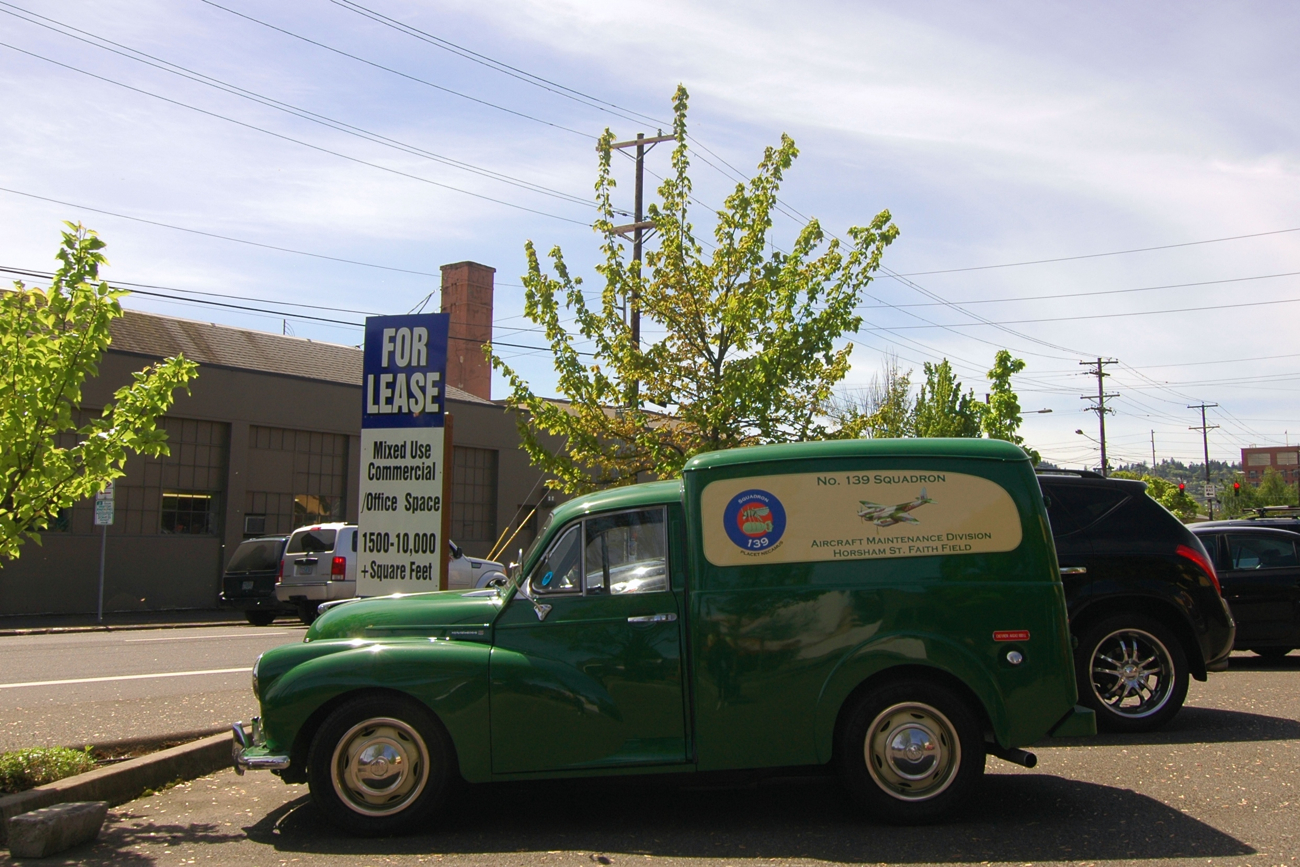 OLD PARKED CARS.: 1962 Morris Minor 1000 Panel Van.