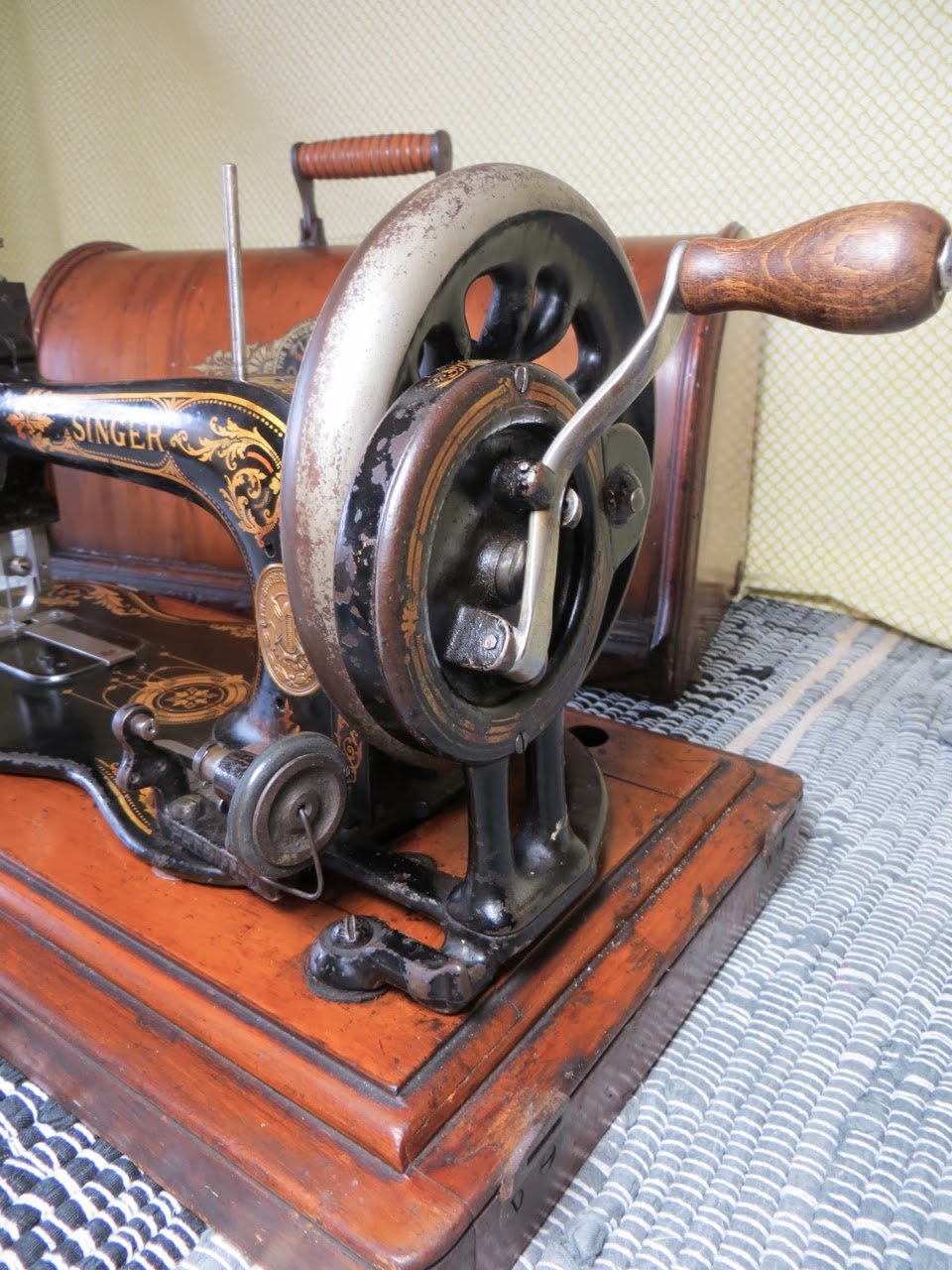 The Project Lady - Singer Model 12 Fiddlebase Handcrank Sewing Machine