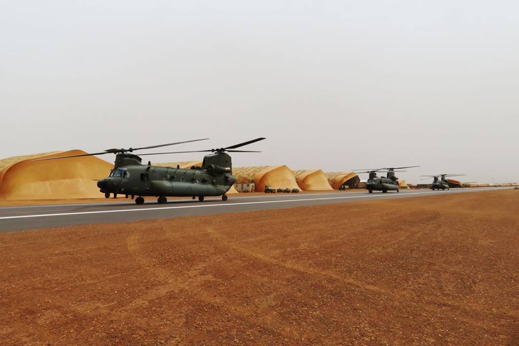 UK DEPLOYS CHINOOK HELICOPTERS IN MALI - Blog Before Flight - Aerospace ...
