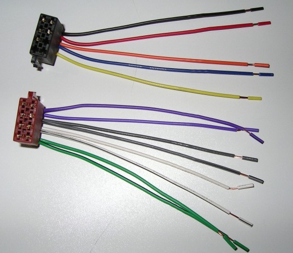 Cum se monteaza un casetofon auto.....