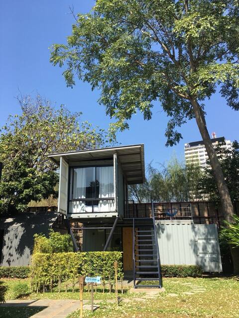 Shipping Container Homes & Buildings: Shipping Container Airbnb House ...