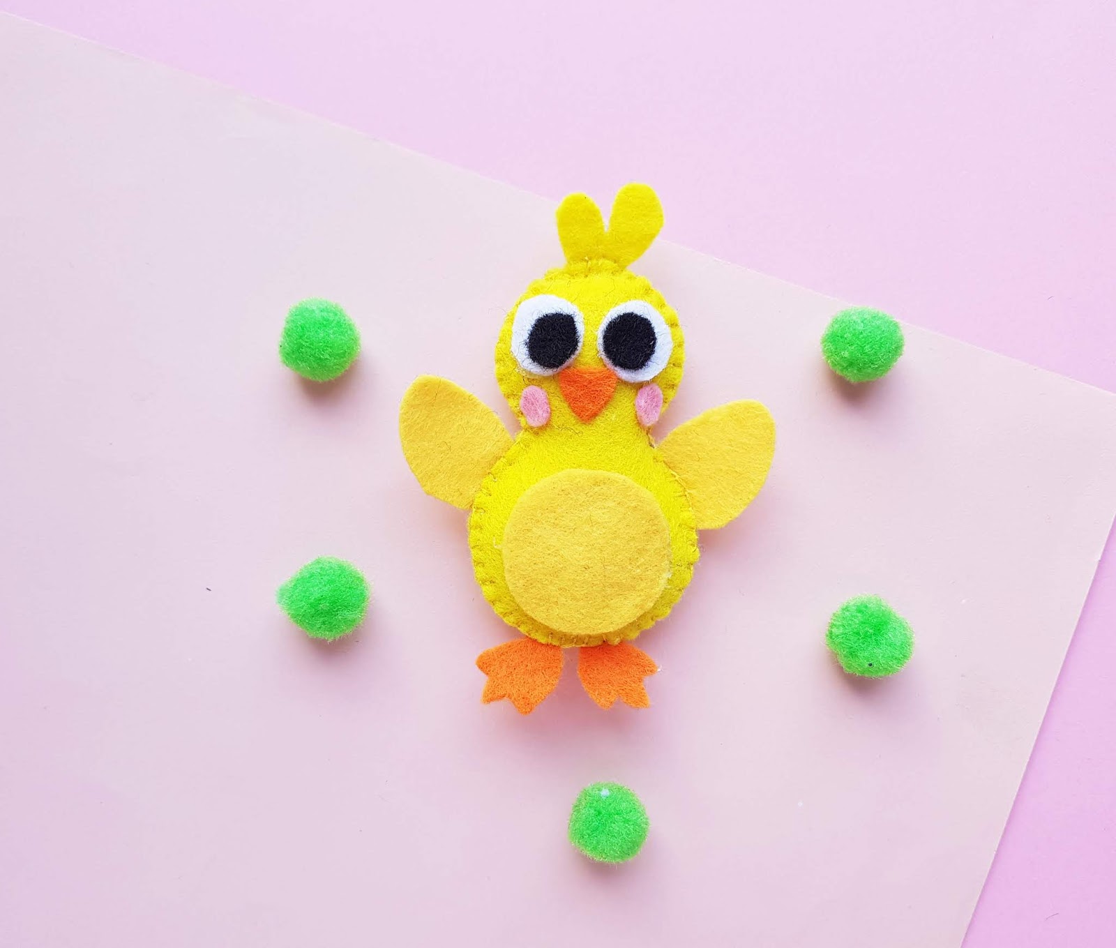 Felt Easter Chick Easy Sewing Project {with free printable template}