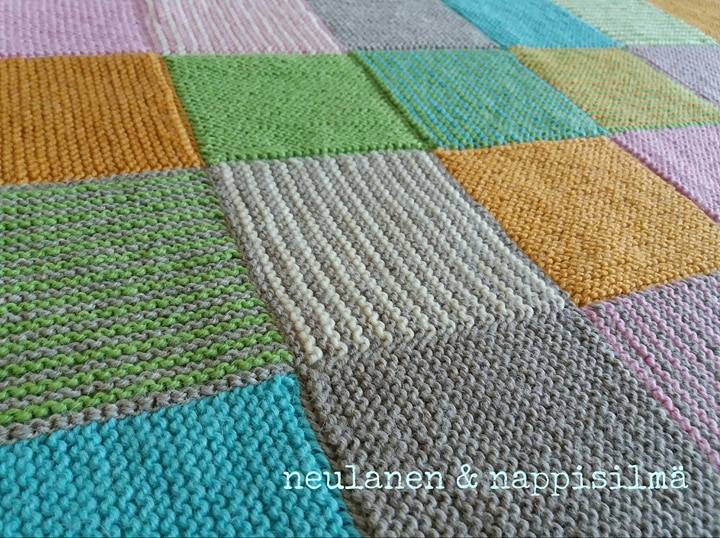 neulanen ja nappisilmät: Vauvan neulepeitto keränlopuista