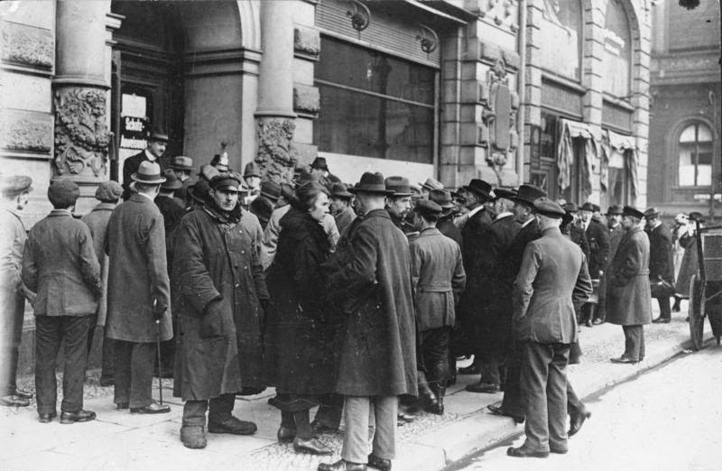 30 Vintage Photographs Captured Street Scenes of Berlin in the 1920s ...