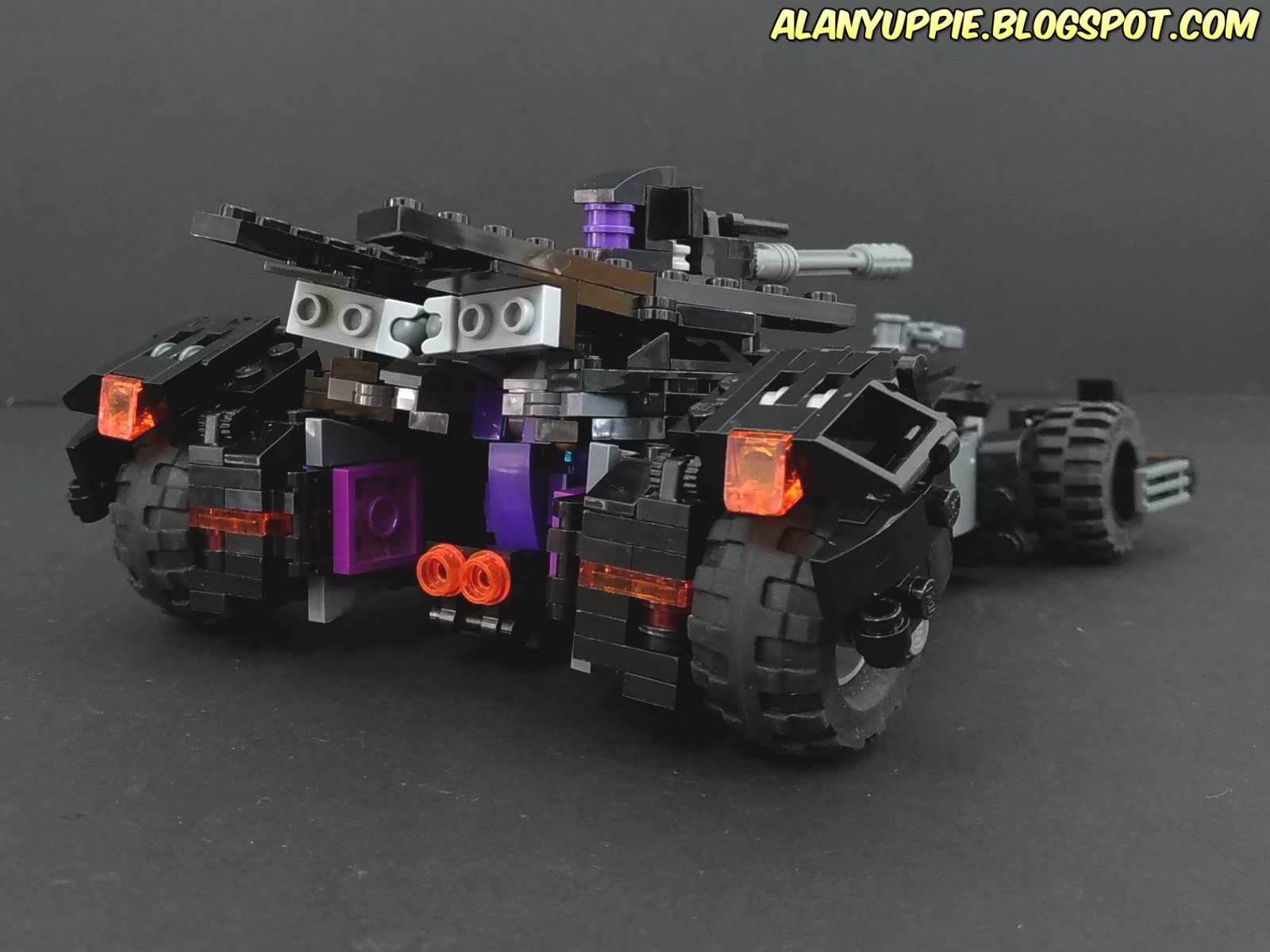 Alanyuppie's LEGO Transformers: LEGO Batman Batmobile transforming ...