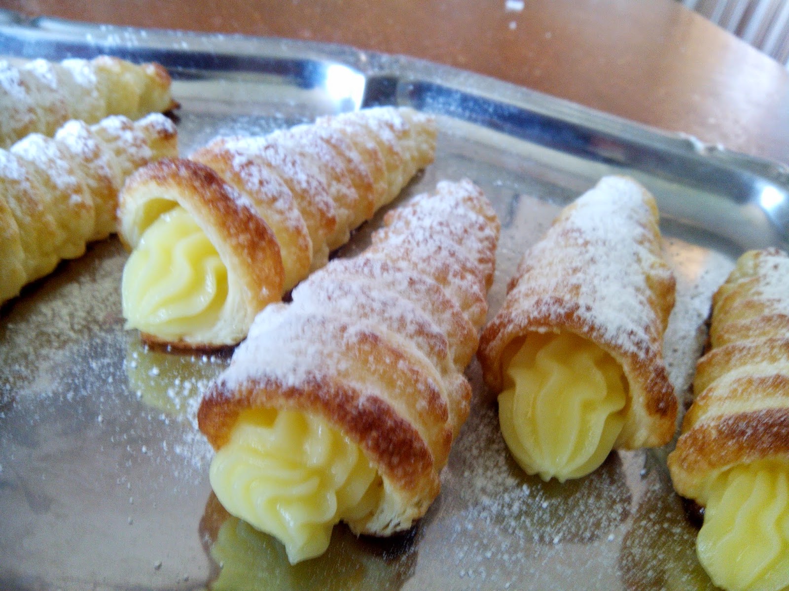 LOCAS RECETAS: CUERNITOS DE CREMA