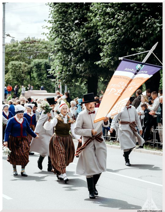 Ādažu novads cauri gadu simtiem bildēs: Ādažnieki 100-gades Dziesmusvētkos