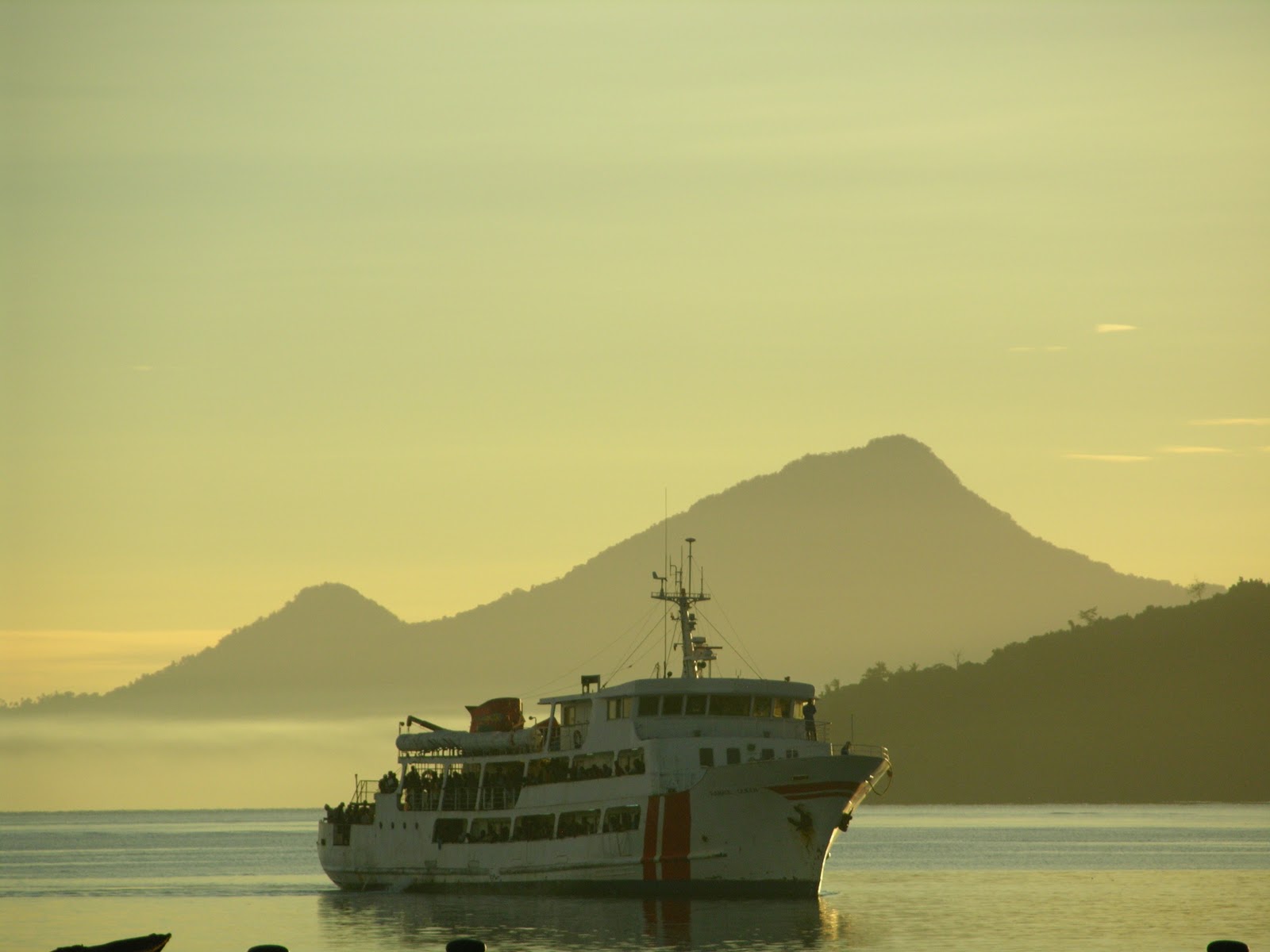 Dailypress24: ΤΟ MV RABAUL QUEEN ΒΥΘΙΣΤΗΚΕ ΣΤΗ ΠΑΠΟΥΑ ΜΕ 350 ΕΠΙΒΑΙΝΟΝΤΕΣ