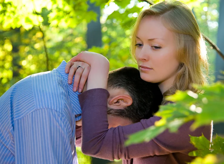 12 Love Hugs That Makes You Cry and Emotional - Bestofshayari