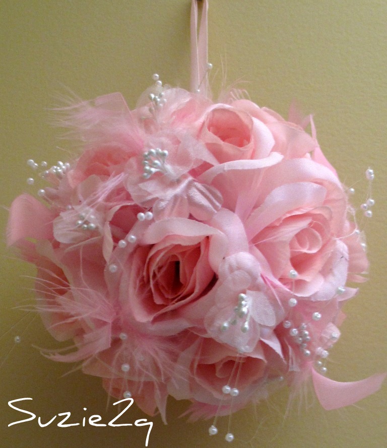 Bride in Bloom: Pomander floral kissing ball