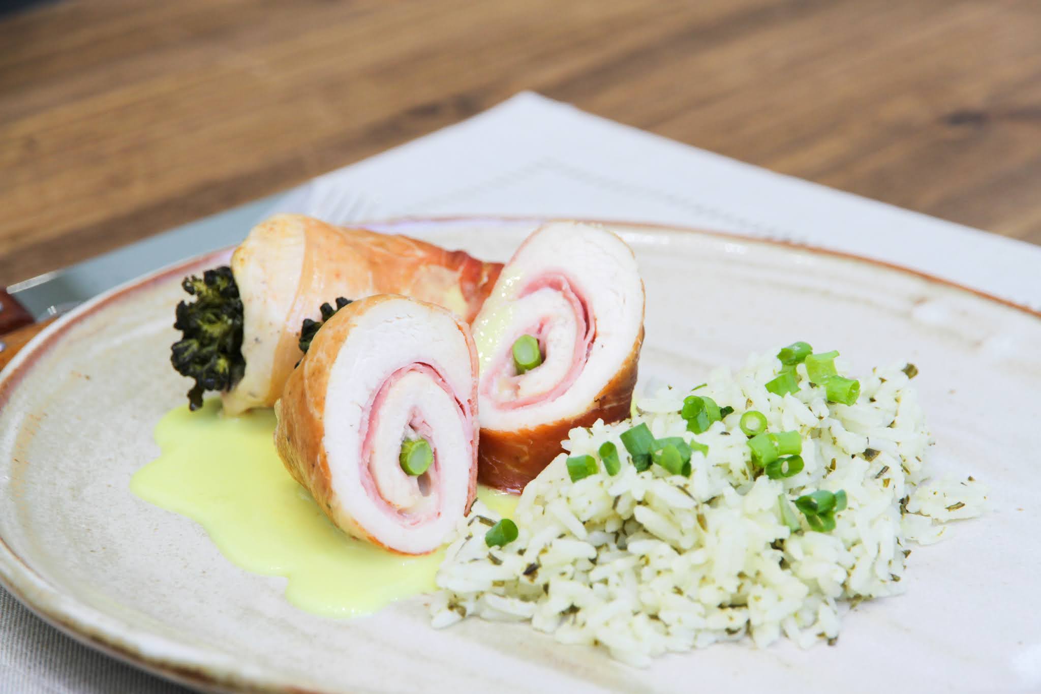 Filé de frango recheado e arroz com ervas