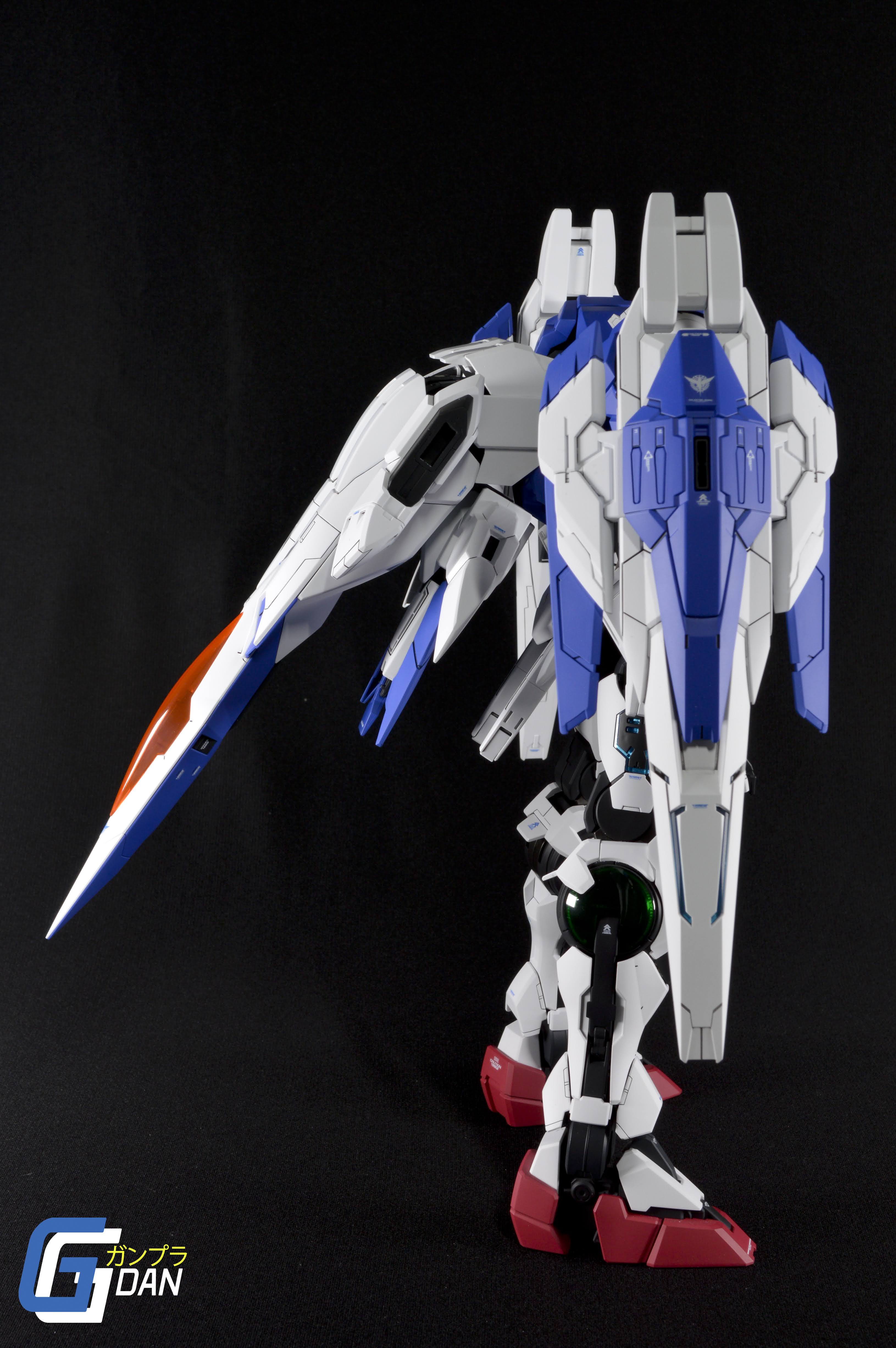 Perfect Grade Gundam 00 Raiser
