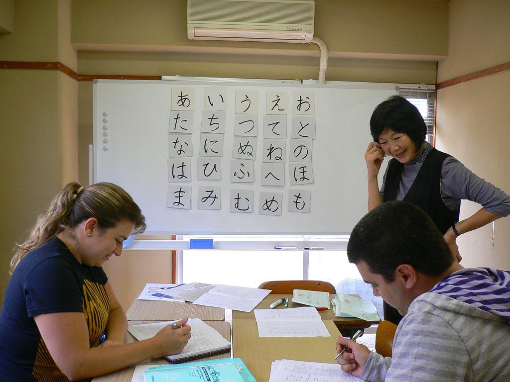 Business Garden: LIVING JAPANESE STYLE ' STUDYING JAPANESE