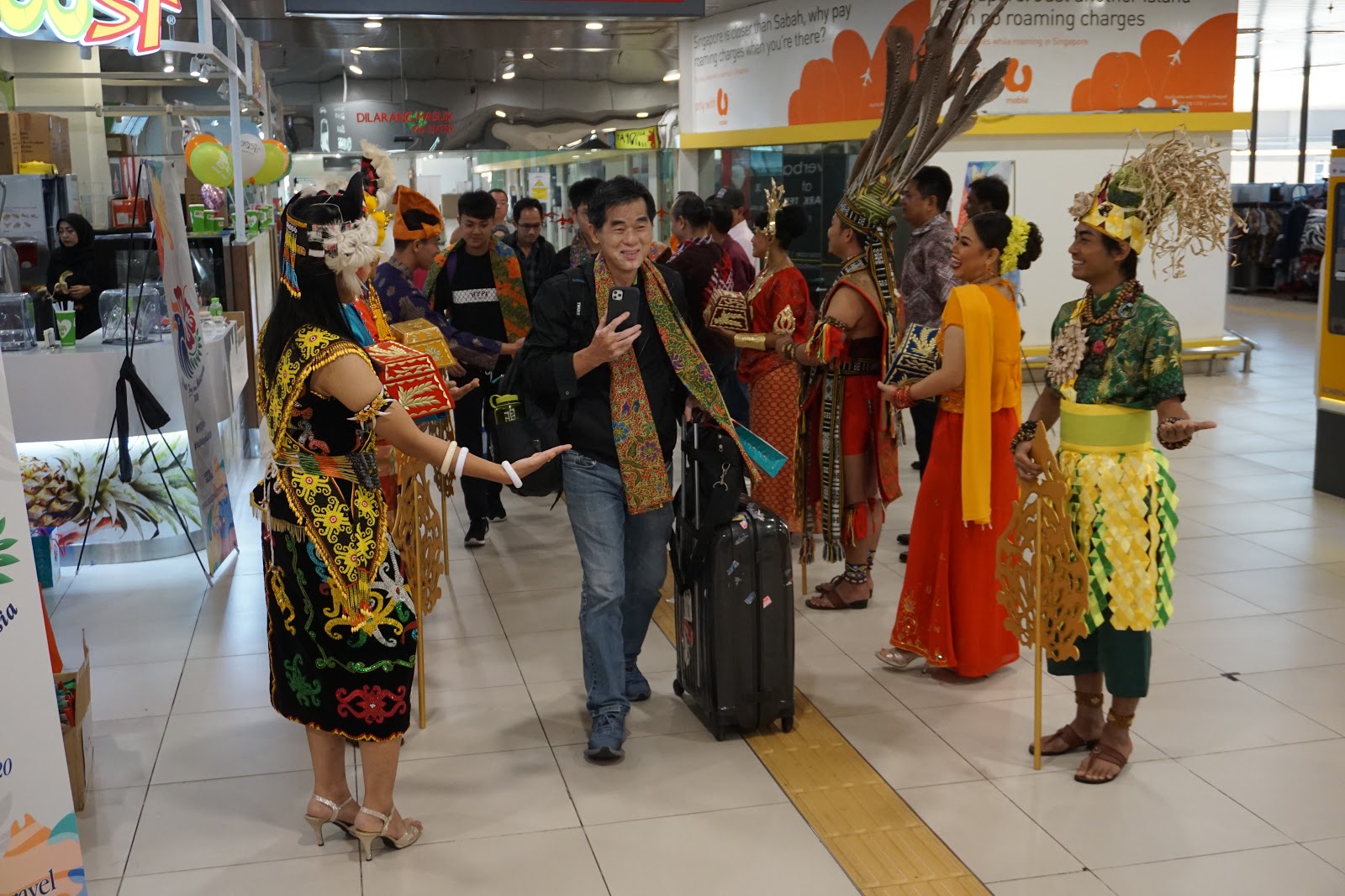 TOURISM MALAYSIA RAI PELANCONG DI PINTU MASUK UTAMA NEGARA SEMPENA ...
