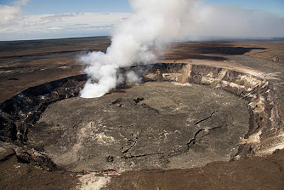 Bentuk Gunung Api Strato, Shield, Cone dan Caldera - Guru Geografi