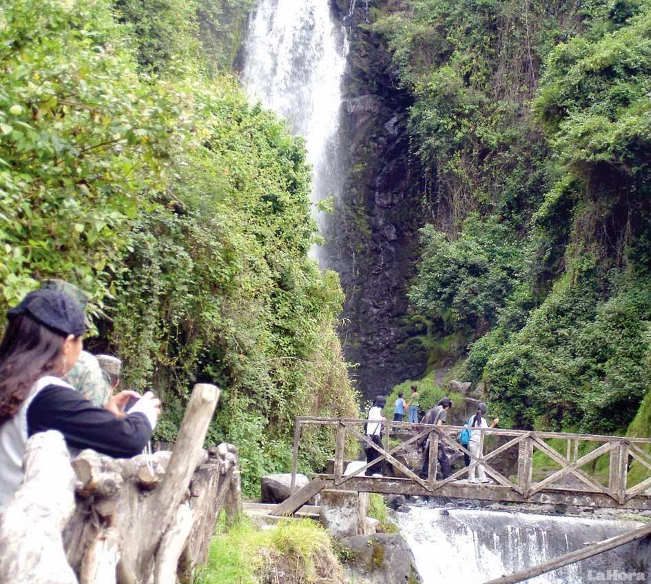 Turismo en Ecuador Cascadas de Peguche