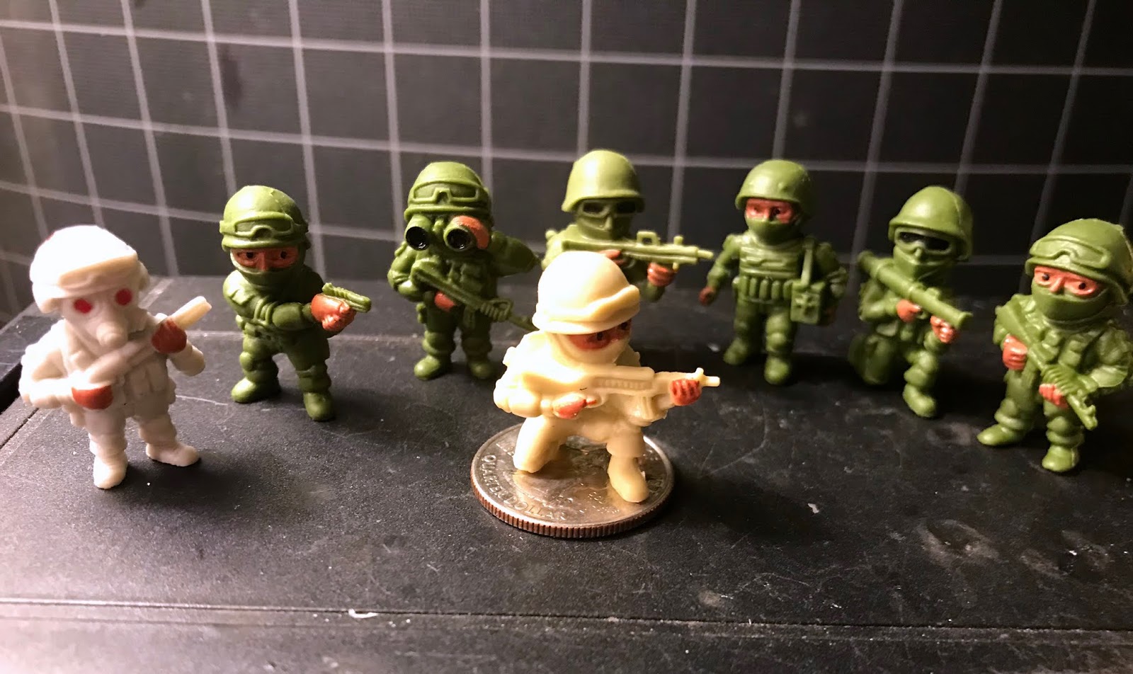 Space Garage: "Real Heroes" 1-Inch Gumball Machine / Bulk Vend Army Men ...