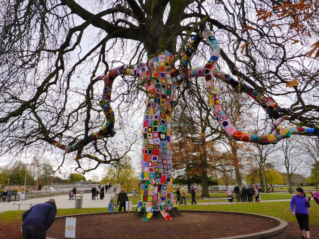 Daysi Tragesser : The Remembering Tree