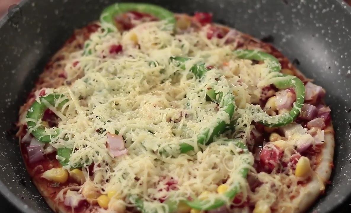 How to make Street Style Pizza at Home | Step by Step Vegetarian ...