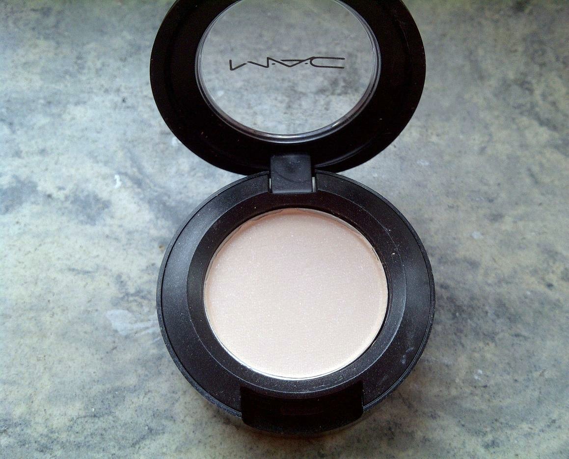 MAC Eyeshadow: Vanilla - Liefs, Lotte