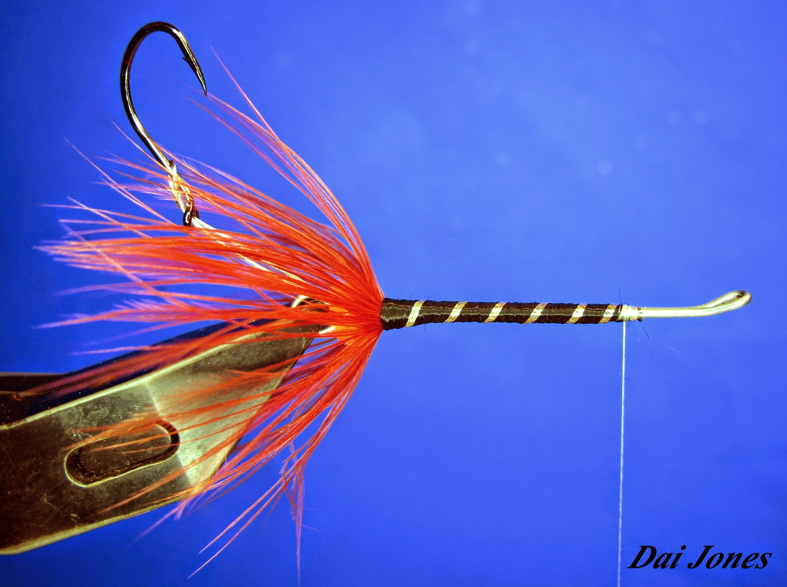 Flies step by step: Sewin ( sea trout) Night Intruder step by step.