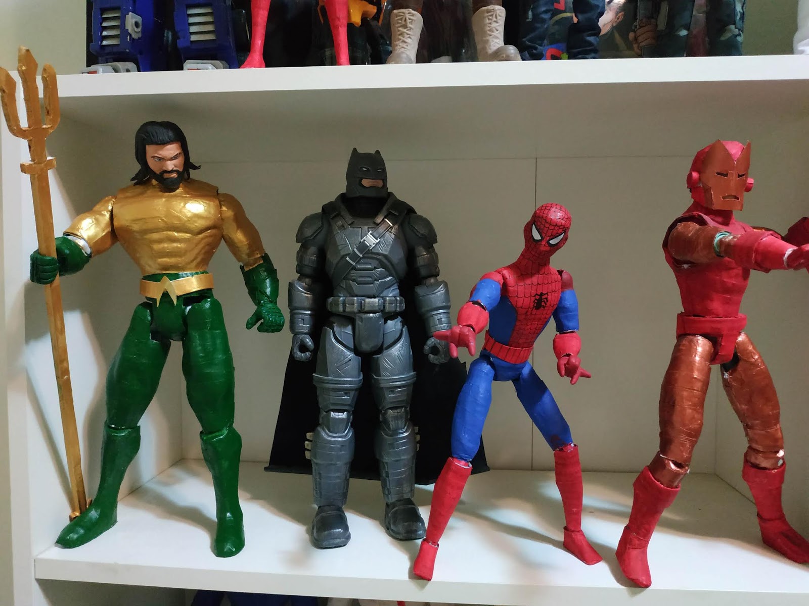 Papersmith action figure maker: Genos action figure from papercraft