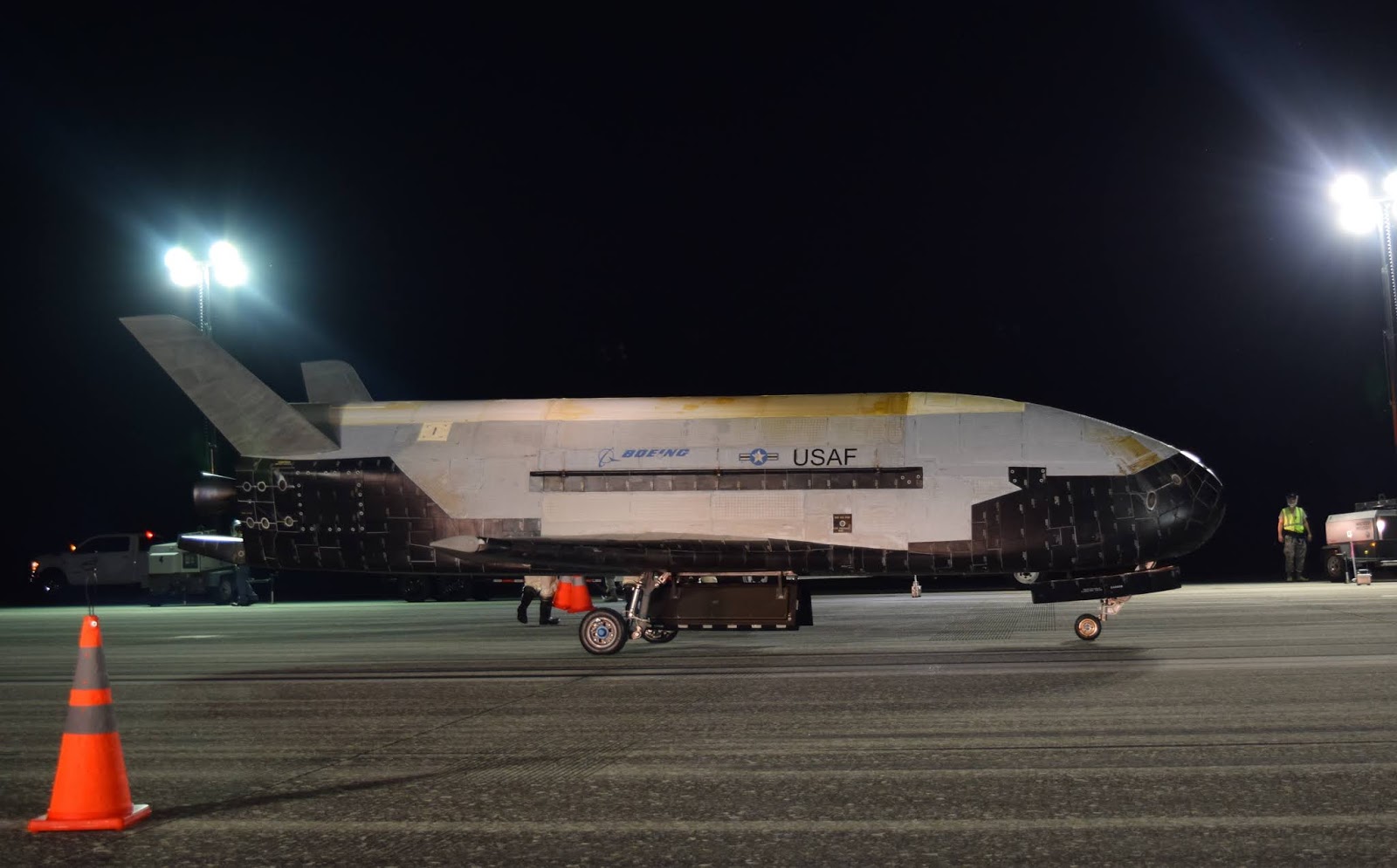 SpaceFlight 360°: Air Force's X-37B Space Shuttle Returns from Record ...