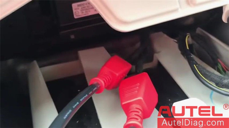 Autel Diagnosis scanner: How to use Autel Chrysler 12+8 Adapter